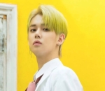 Charming dengan Rambut Kuning