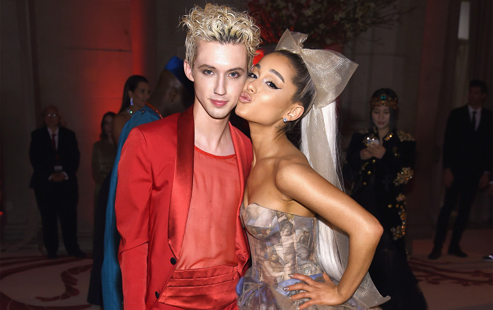 Troye Sivan Segera Rilis Lagu Duet Bareng Ariana Grande, Catat ...