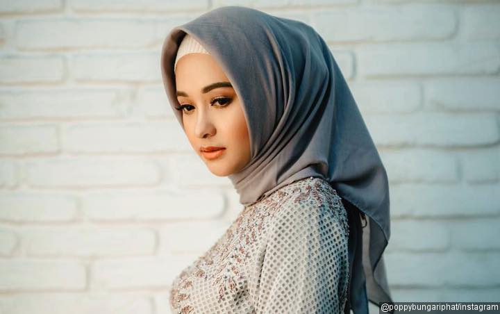 Persiapan Melahirkan, Poppy Bunga Pilih Lakukan Cara Ini Agar Rileks