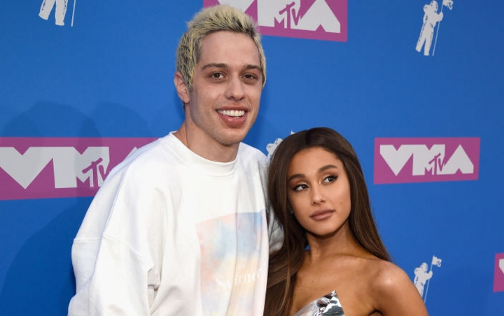 Lamarannya Diterima, Pete Davidson Malah Sebut Ariana Grande 'Buta'