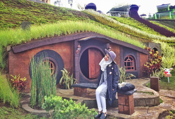 Plaza Garden Wisata Edukasi Rabbit Field A la Rumah 'The Hobbit'