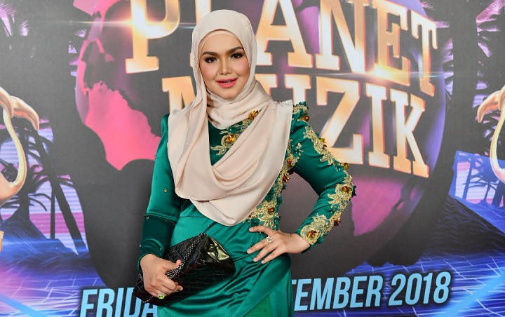 Siti Nurhaliza Cantik Banget, Baiknya Rossa Sempatkan Selfie Bareng Fans di APM 2018