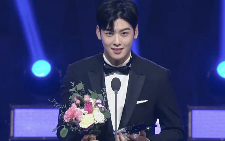 Korea Drama Awards 2018: Cha Eunwoo Raih Penghargaan Best Rookie