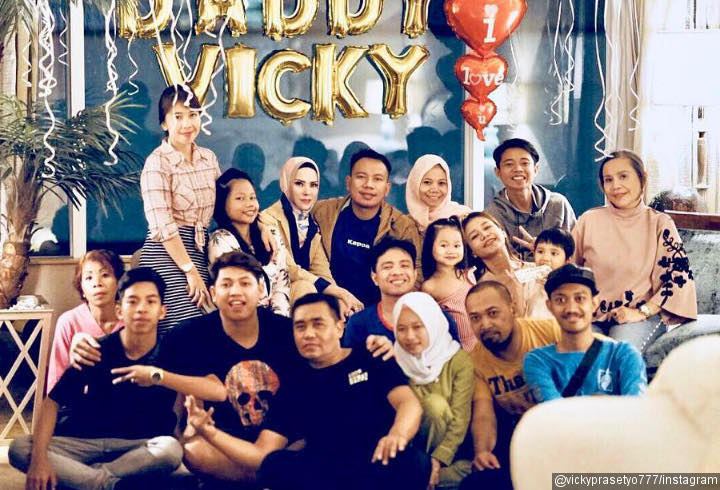 Momen ulang tahun Vicky Prasetyo yang dirayakan Angel Lelga dan keluarga