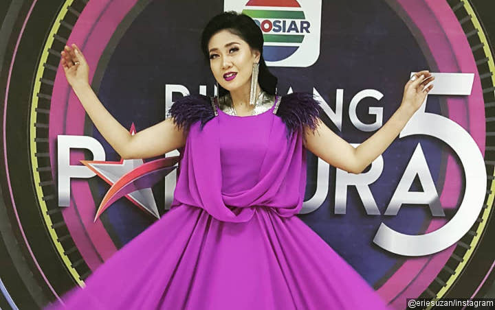 Pamer Foto Lawas, Wajah Manis Erie Susan dari SD Sampai SMA Jadi Sorotan