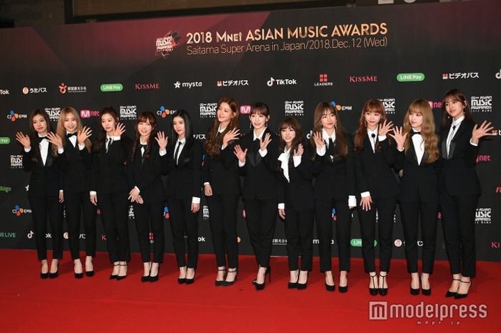MAMA 2018: Sebelumnya Tampil Feminin, IZ*ONE Tampak Beda Kenakan ...
