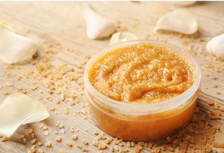 Atasi Selangkangan Hitam dengan Scrub Gula