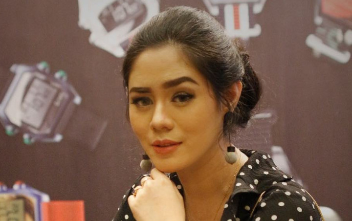 Heboh Ramalan Endang Tarot Kematian Artis, Saphira Indah Meninggal ...