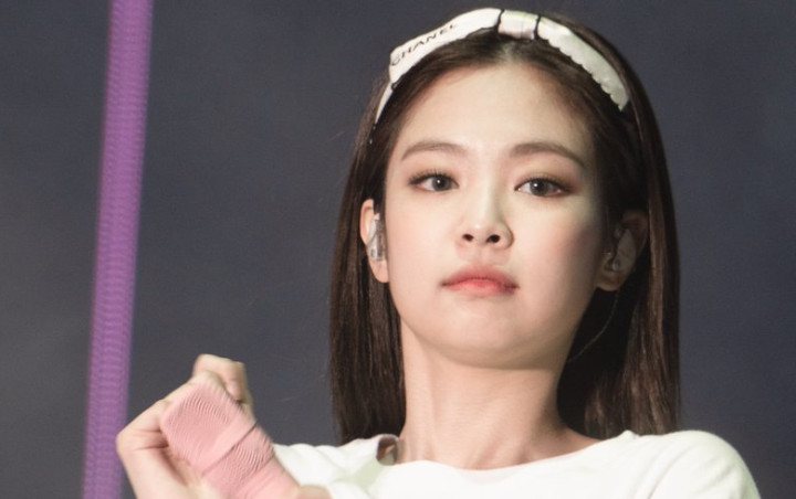 Jennie Black Pink 'Kencan' Bareng Artis JYP di Pameran