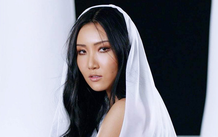 Hwasa Mamamoo Sindir Rapper Loco di Lagu Debut Solo 'Twit'?