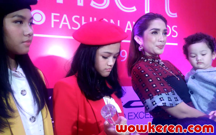 Insert Fashion Awards 2019: Ussy Sulistiawaty Ungkap Kesulitan Dandani ...