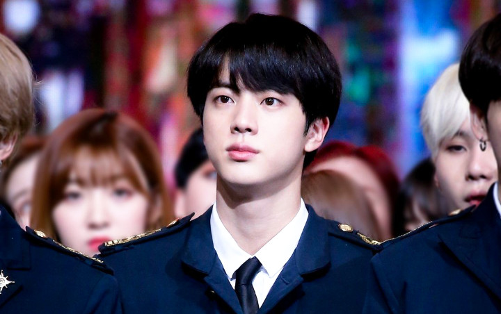 Jin BTS Cowok Alim Ogah Umbar Aurat Meski Punya Bodi Oke