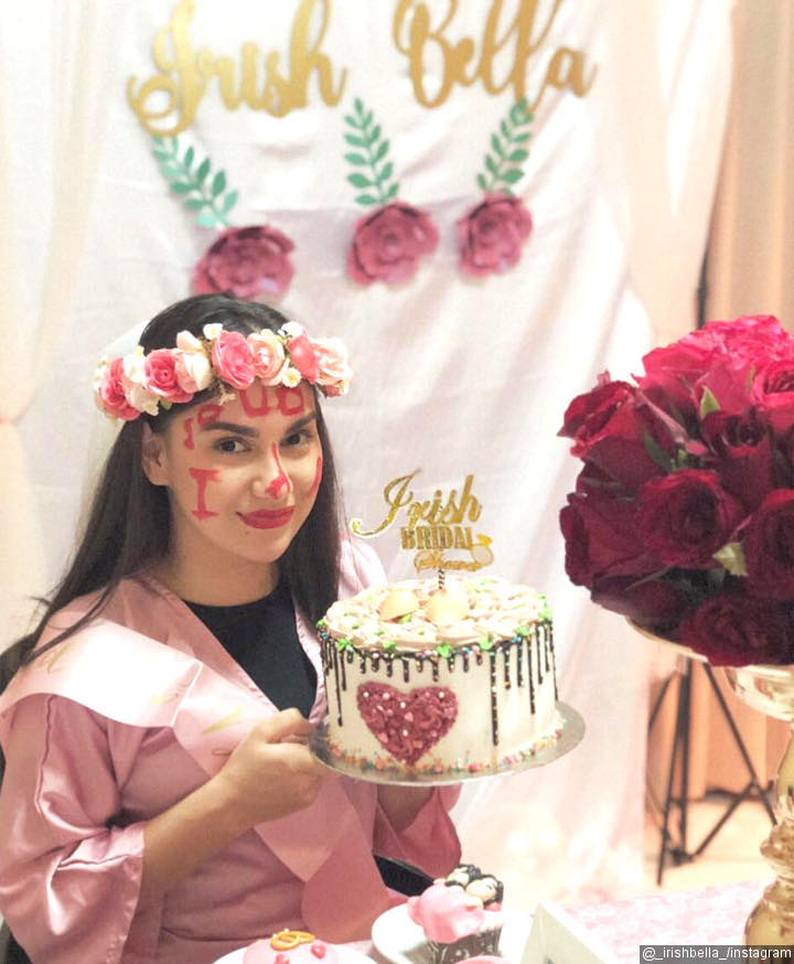 7 Potret Seru Bridal Shower Irish Bella, Tetap Dipuji Cantik Meski ...