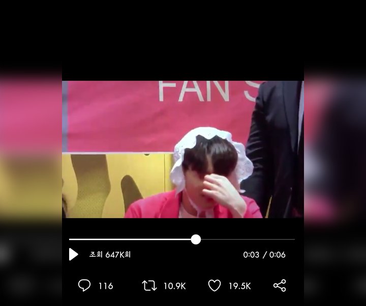 Netter Minta Fans Berhenti Suruh Jungkook BTS Pakai Atribut Bayi di Fansign