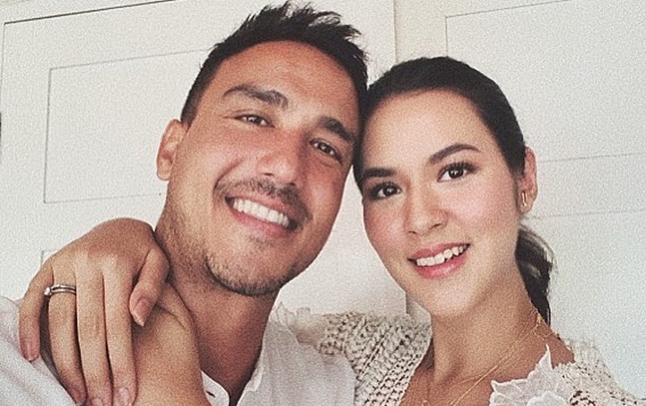 Foto Peluk Suami, Lucunya Raisa 'Paksa' Hamish Daud Senyum Pura-pura ...