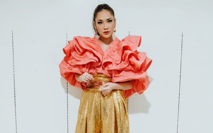 Bunga Citra Lestari Pakai Baju Terawang Saat Liburan di Kapal Pinisi ...