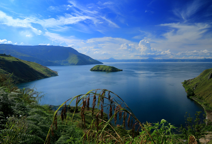 Keindahan Danau Toba Sukses Menarik Perhatian Turis Asing Saat ...