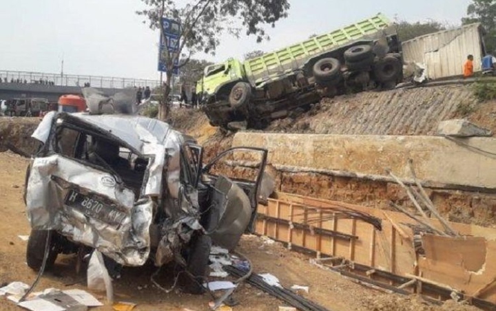 Sebabkan 8 Nyawa Melayang, Polisi Tetapkan 2 Sopir Truk Tersangka Kecelakaan Tol Cipularang