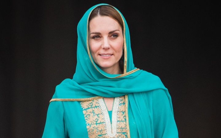 Cantiknya Kate Middleton Pakai Kerudung Saat Kunjungi Masjid di ...