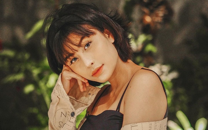 Awkarin Pajang Foto Rangkulan Hingga Gandengan Mesra Dengan Putra ...