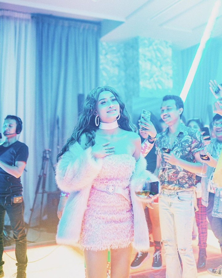 Pesta Dihadiri Teman-Teman Dekat Awkarin