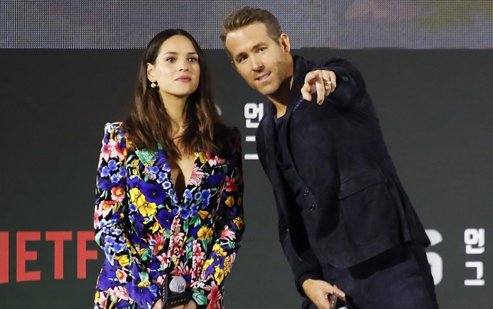 Ryan Reynolds dan Adria Arjona Teriak Syok Saat Tahu Umur Member ...