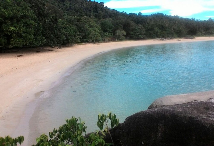 Pantai Sisi, Pantai di Natuna yang Memiliki Pemandangan Pasir Menakjubkan
