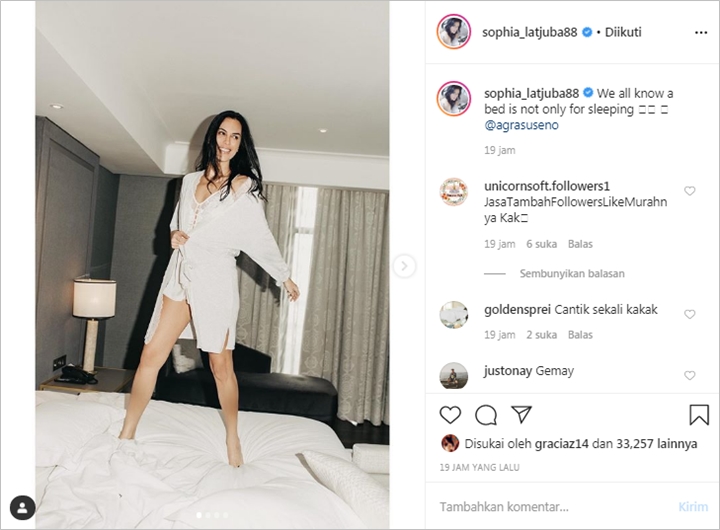 Pamer Foto di Atas Ranjang dan Tulis Caption Ini, Aksi Sophia Latjuba Bikin Netizen Deg-Degan