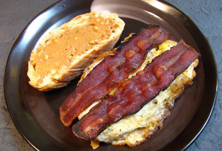 Selai Kacang dan Bacon, Kombinasi Makanan yang Aneh Tapi Enak Banget