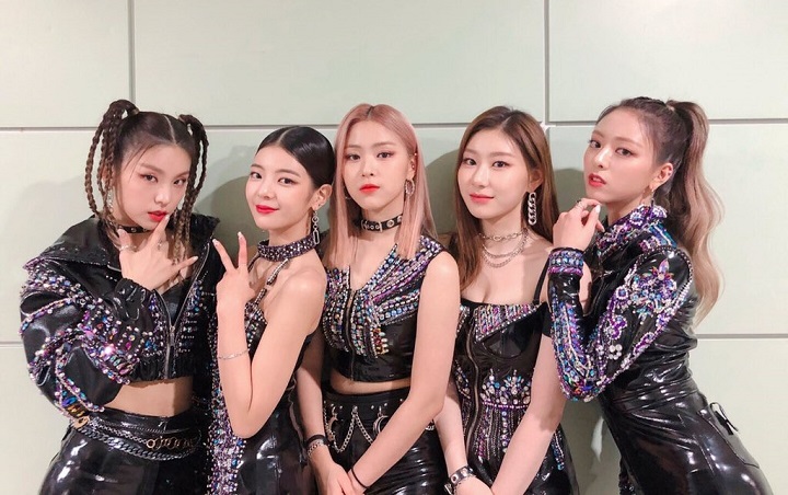 ITZY Tampil Misterius Dan Serba Biru Dalam Teaser Comeback Pertama ...