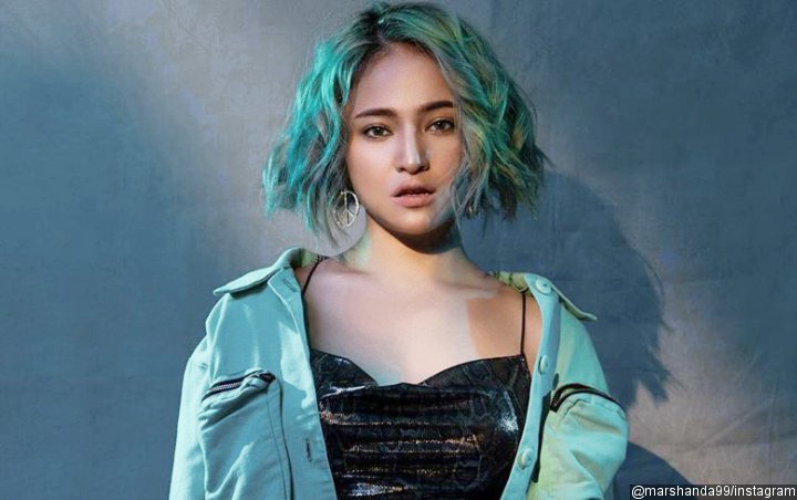 Foto Endorse Pakai Baju Longgar, Marshanda Dikira Hamil Lagi