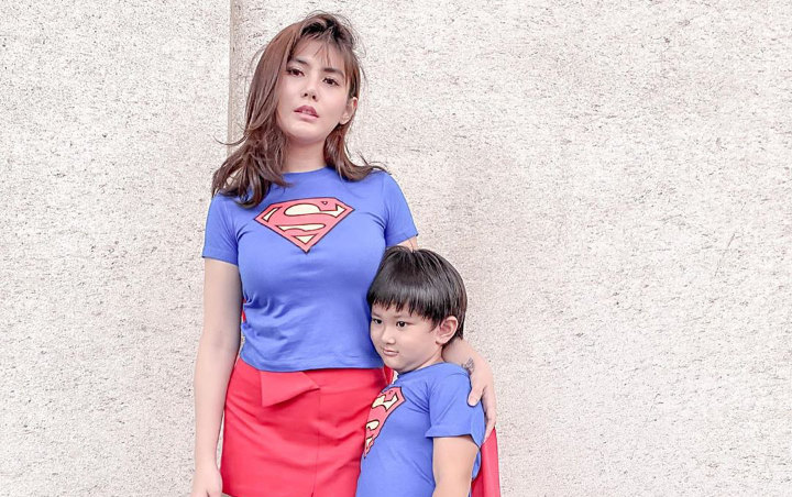 Angela Lee Balas Super Menohok Saat Sang Putra Dicibir Bakal Jadi ...