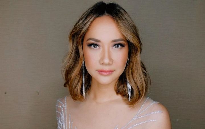 Ibunda Unggah Potret Sedih BCL Pakai Mukena dengan Mata Sembap