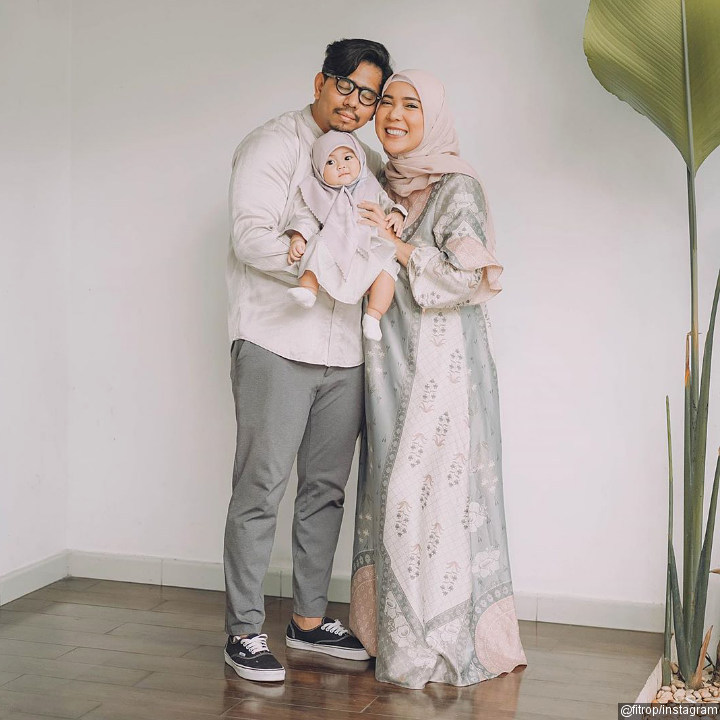 Pakai Baju Kembar, 7 Pasangan Artis ini Lebaran Bareng Anggota Keluarga ...