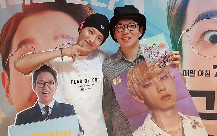 Kocak Banget, Jang Sung Kyu Pamer Foto 'Ciuman Pertama' dengan Chanyeol EXO