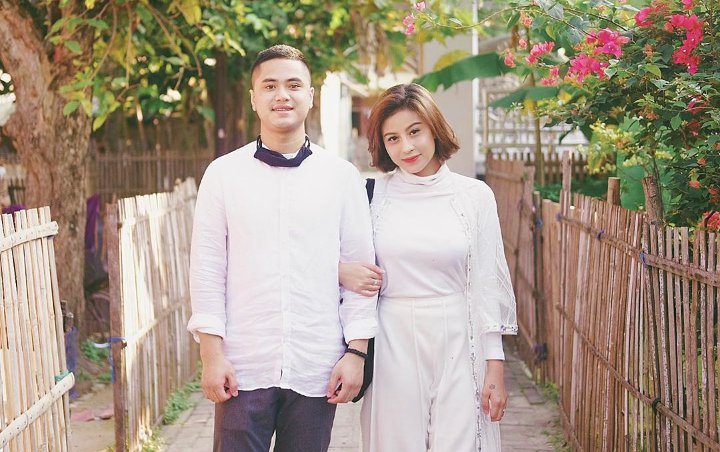 Awkarin Asyik Ngebolang Bareng Pacar Tampan, Komentar Gendutan Ramai ...