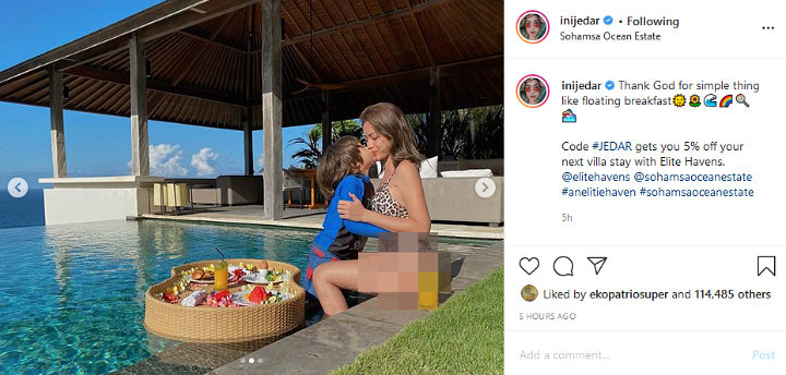 Asik Duduk di Tepi Kolam Renang, Jessica Iskandar Dapat Kecupan Manis dari Sosok Ini