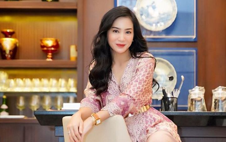 Bunga Zainal Murka Disebut Mirip Artis Porno Usai Pose di Toilet