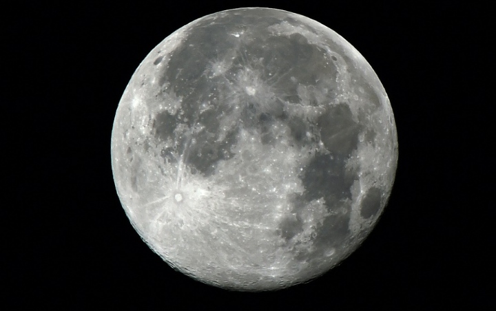 Ilmuwan Bingung Bulan Bisa Berkarat, Bumi Disebut Jadi Penyebabnya