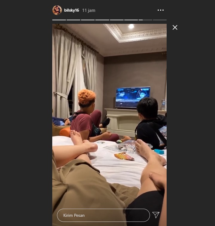 Amanda Manopo-Billy Syahputra Nonton Sinetron Bareng di Ranjang Bak Suami Istri, Ini Faktanya