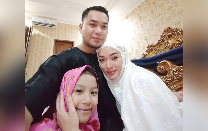 Suami Zaskia Gotik Pamer Foto Bareng Sang Putri Cantik, Justru Ramai ...