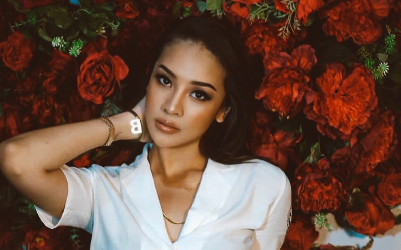 Anya Geraldine Mendadak Jadi Sorotan Karena Numpang Tidur di Lapangan Golf