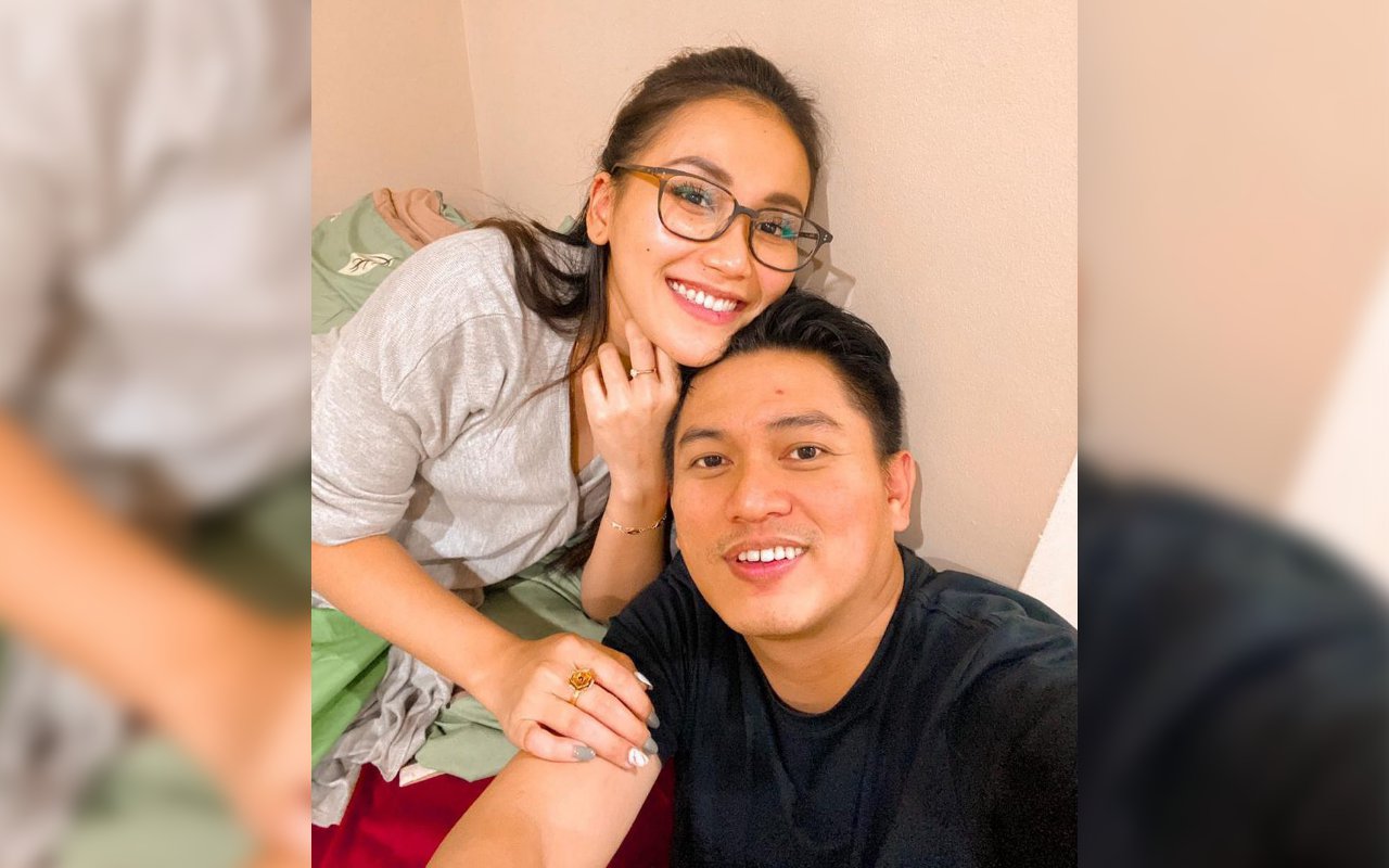 Ayu Ting Ting Umbar Momen Dirangkul Adit Jayusman, Kemesraan Ini ...
