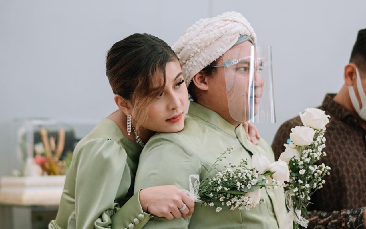 Teman Dekat 'Benarkan' Rumor Lamaran, Awkarin Malah Seret Nama Keanu