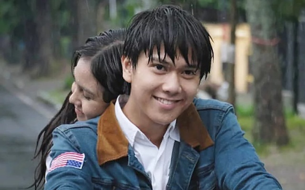 Sutradara Ungkap Alasan Gaya Rambut 'Dilan' Tak Pernah Berubah