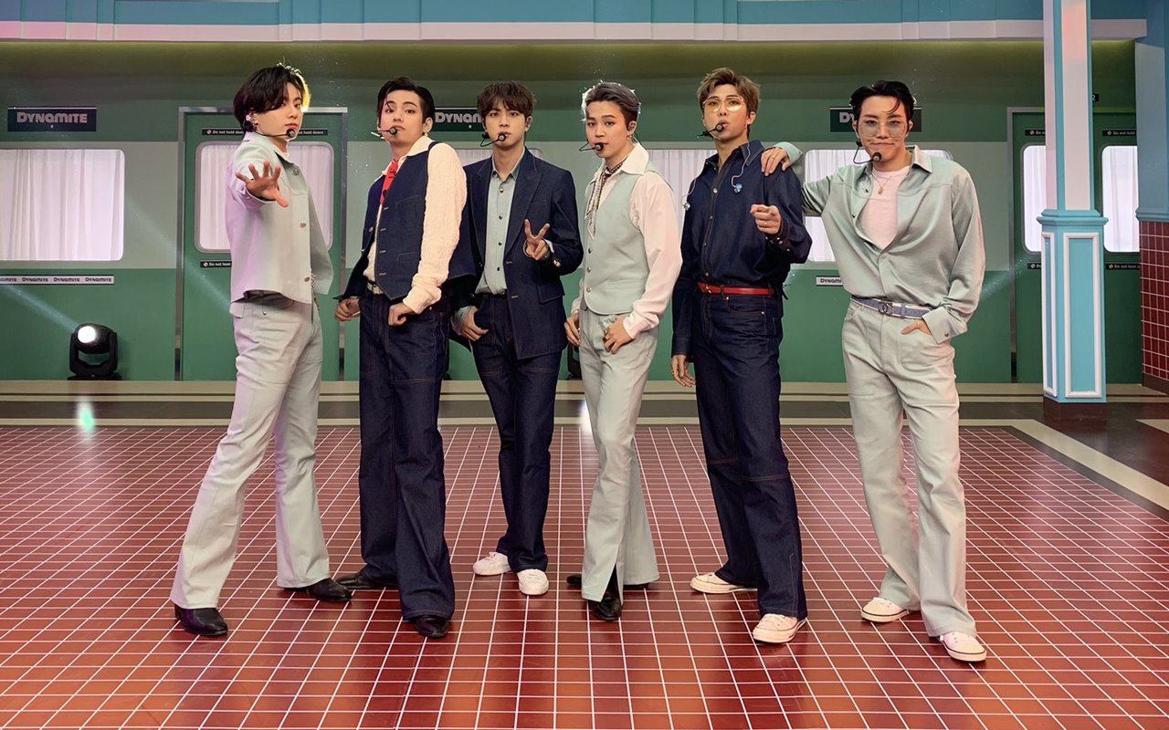 BTS Sukses Bawa Pulang Piala Dari 'The Japan Record Awards 2020', Tampilkan 2 Lagu Ini Juga