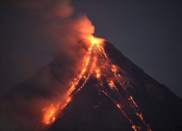 Siaga Bencana Alam! Begini Cara Selamatkan Diri Saat Gempa, Banjir ...