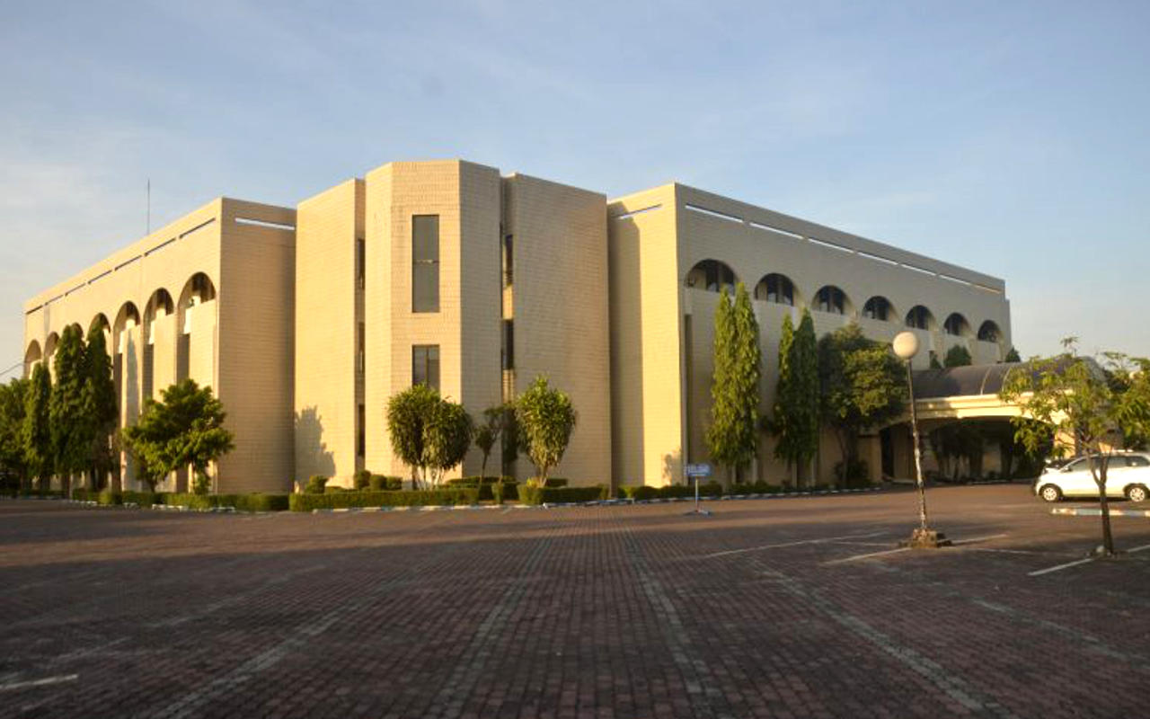 Gedung Islamic Center Surabaya - Perumperindo.co.id