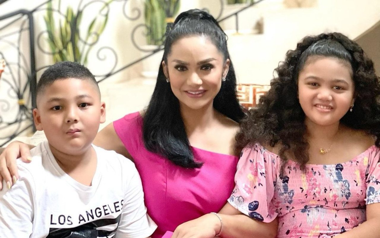 Krisdayanti Pamer Momen Ultah Cuma Bertiga Bareng Anak-anak, Raul Lemos ...