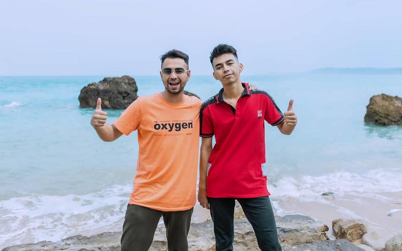 Dimas Ahmad Rilis Single Perdana 'Bucin', Suara Ikutan Mirip Raffi Ahmad?